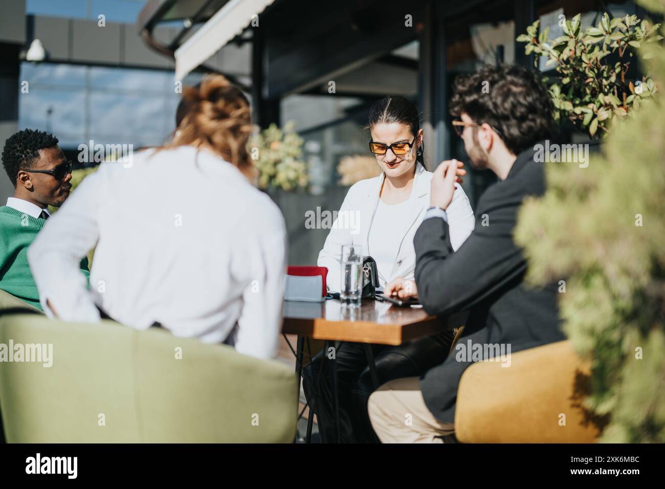 Diverse people coffee shop outdoors hi-res stock photography and images ...
