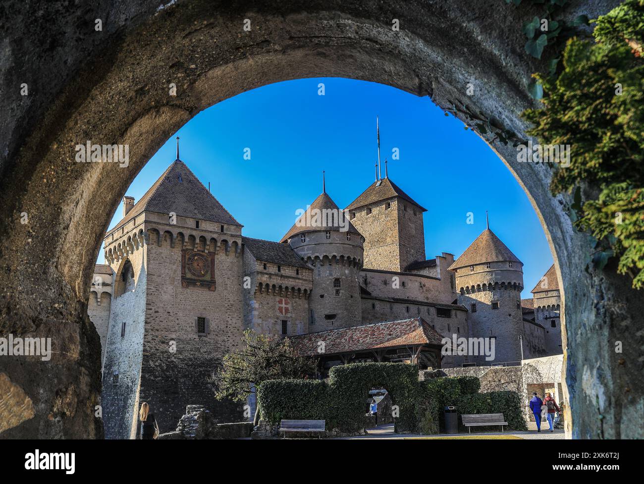Castillo de chillon castillo de chillon hi-res stock photography and ...