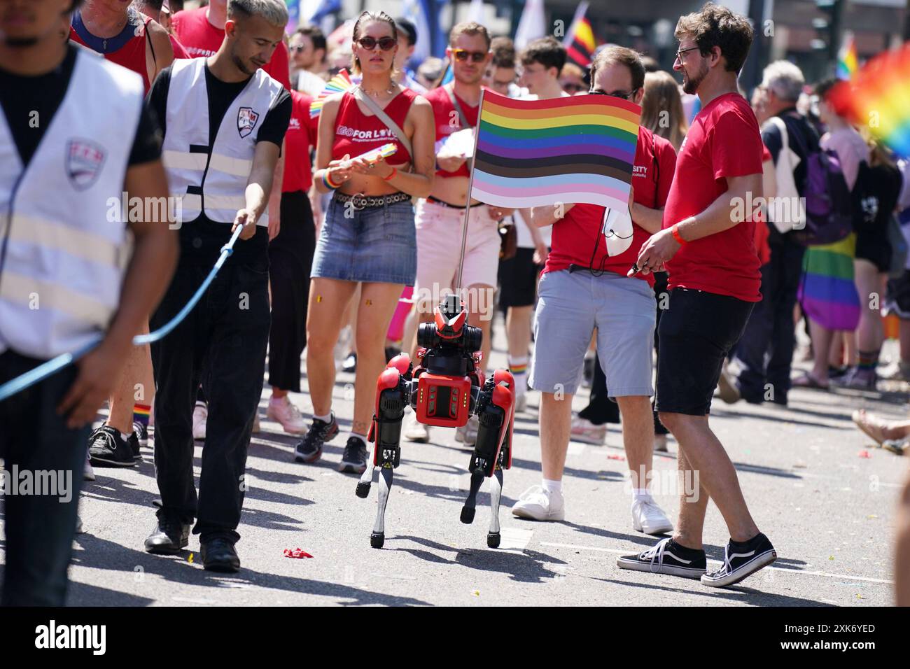 Köln, Christopher streetday 2024, Cologne Pride, CSD-Parade, Roboter ...