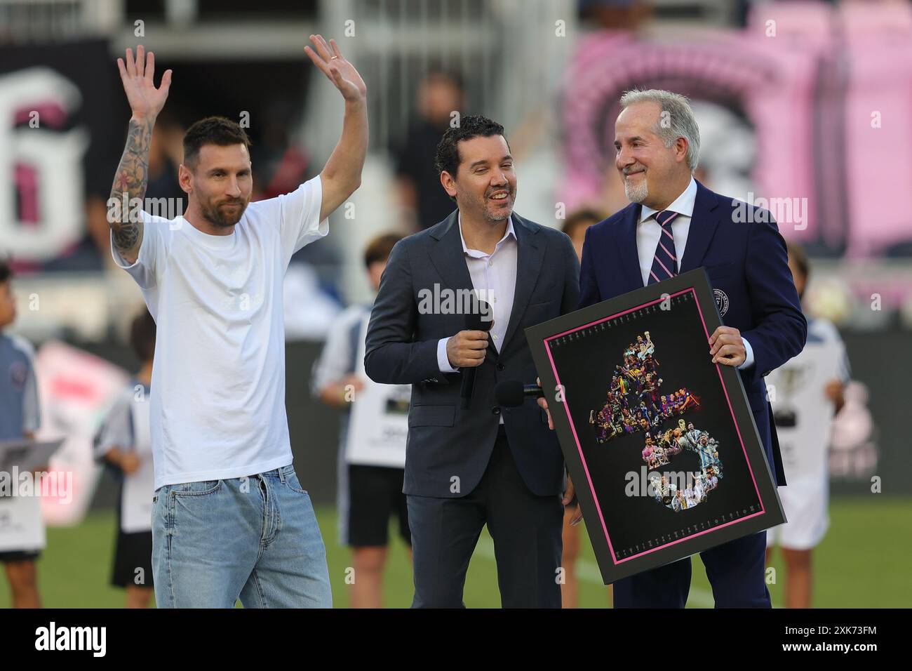 Lionel messi inter miami crowd hi-res stock photography and images - Alamy