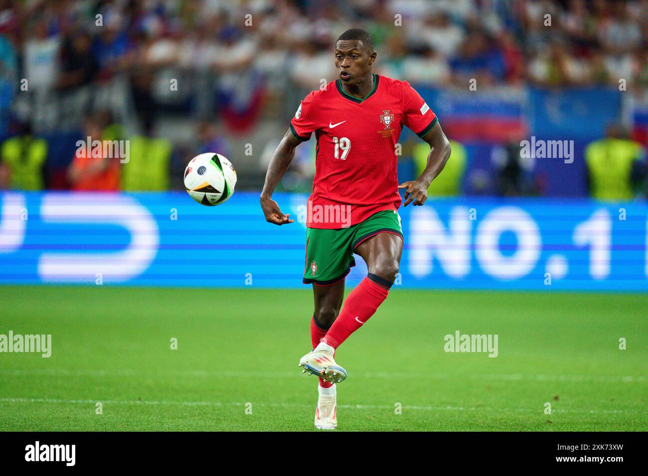 Nuno Mendes, Por 19 in the best of 16 match PORTUGAL - SLOVENIA 3-0 n.E ...