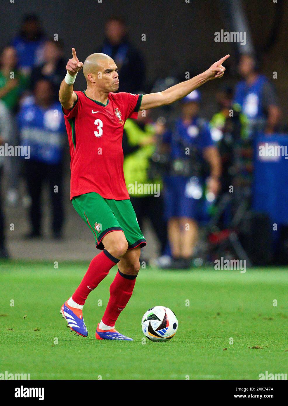 PEPE, Por 3 in the best of 16 match PORTUGAL - SLOVENIA 3-0 n.E. of the ...