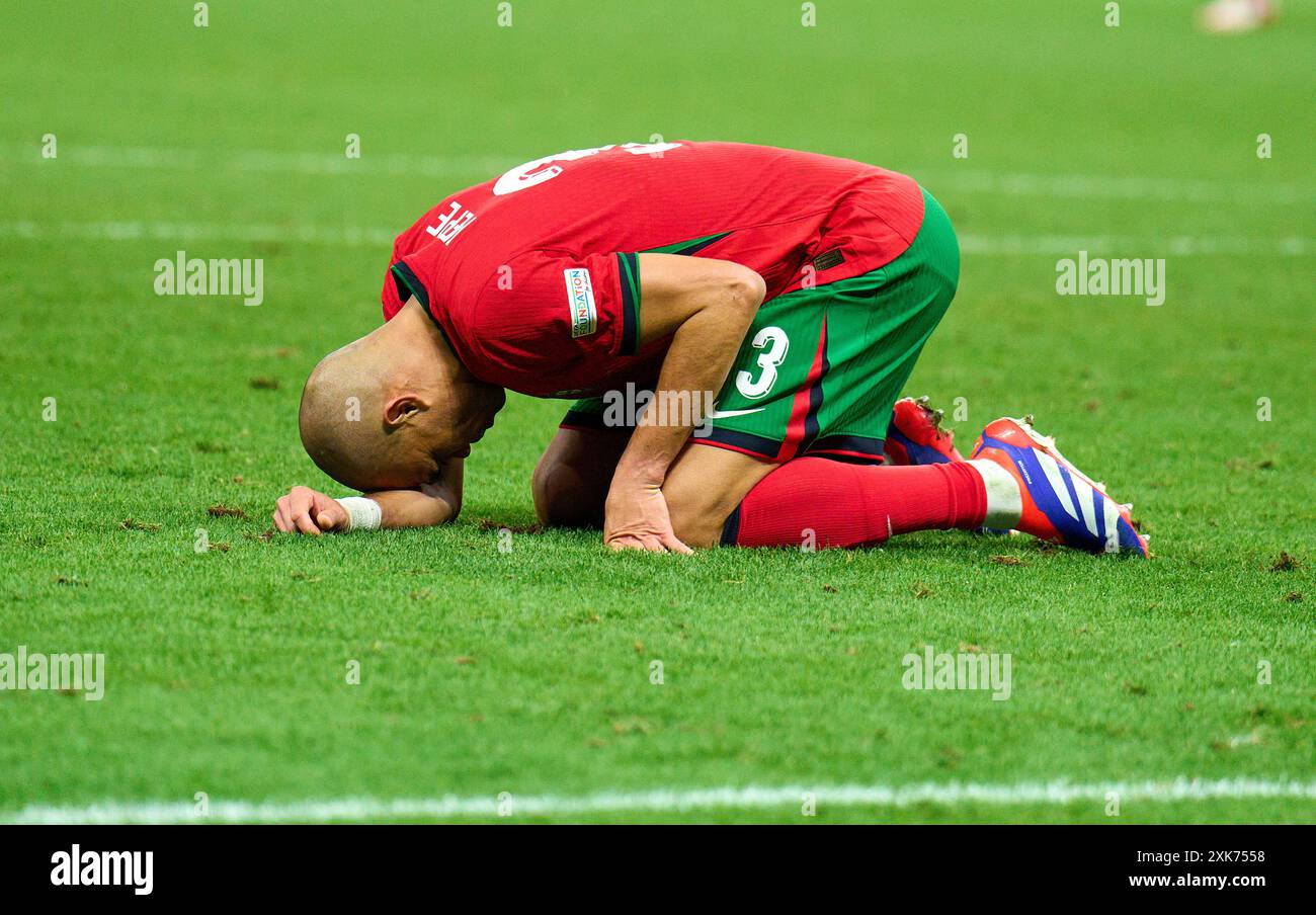 PEPE, Por 3 sad and tired in the best of 16 match PORTUGAL - SLOVENIA 3 ...