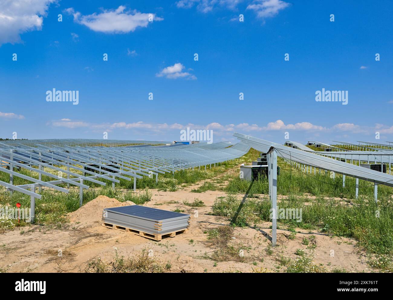 21 July 2024, Brandenburg, Petershagen: A ground-mounted photovoltaic ...