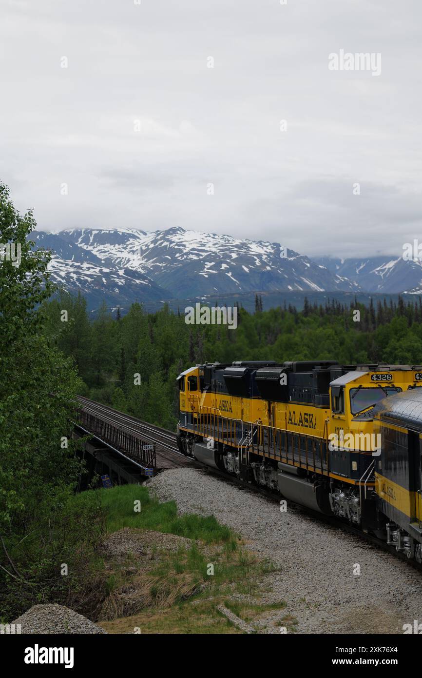 Alaska railroad's denali star train hi-res stock photography and images ...