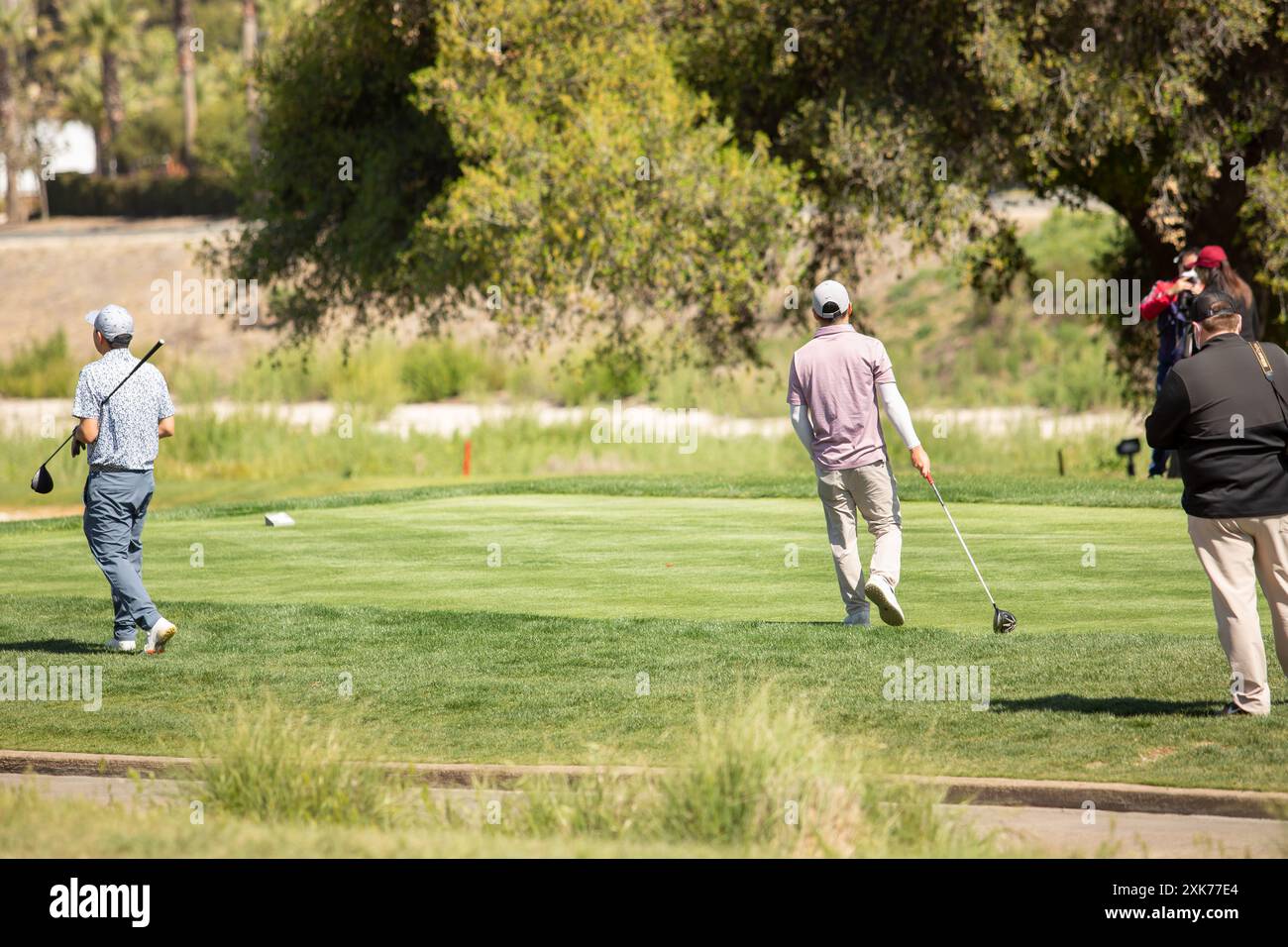 Crowd of people grass golf hi-res stock photography and images - Alamy