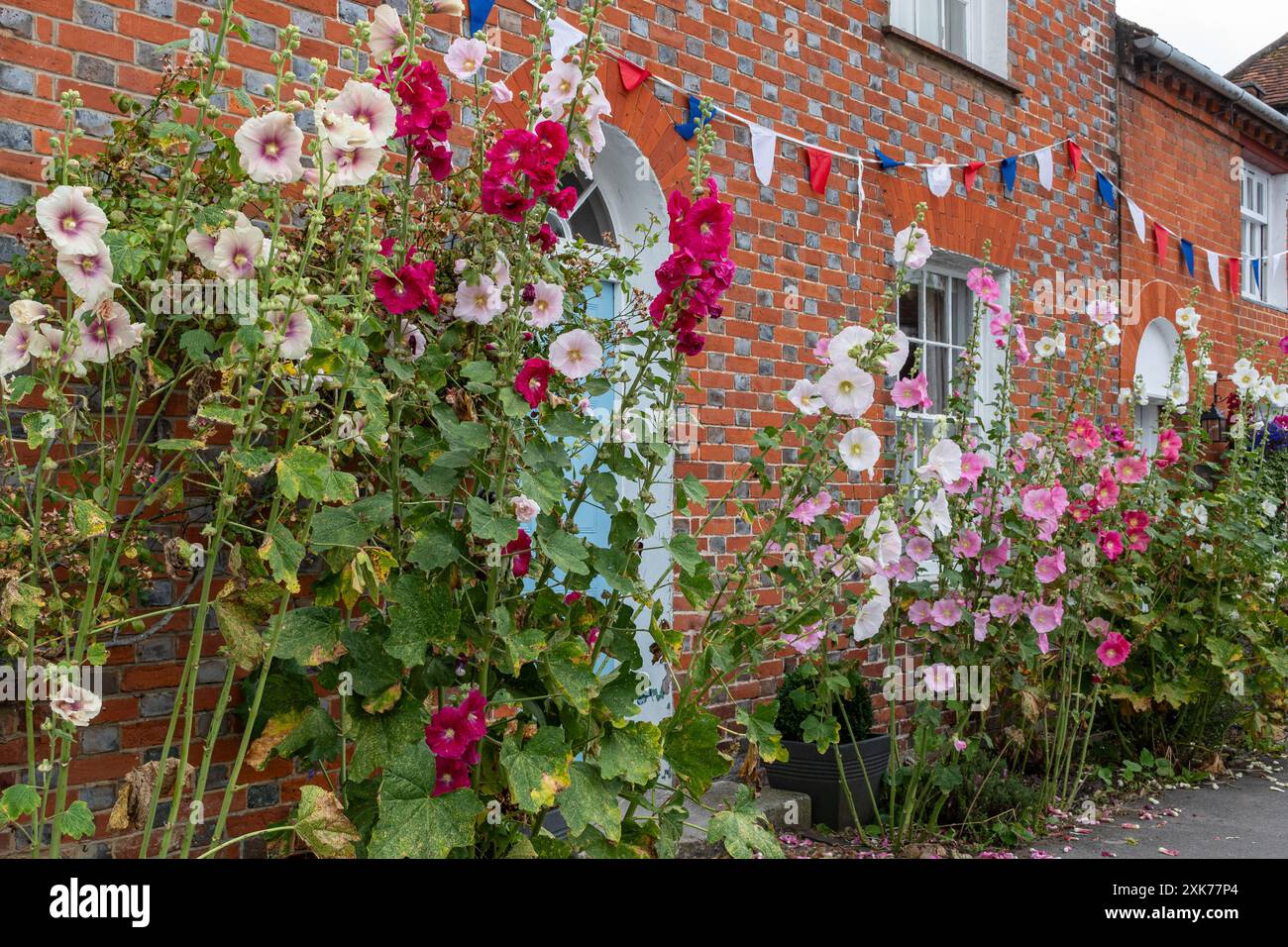 Red white and blue bunting hi-res stock photography and images - Alamy