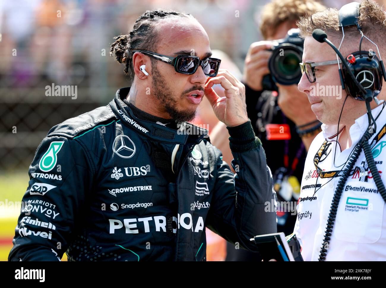 HAMILTON Lewis gbr Mercedes AMG F1 Team W15 Portrait And Peter