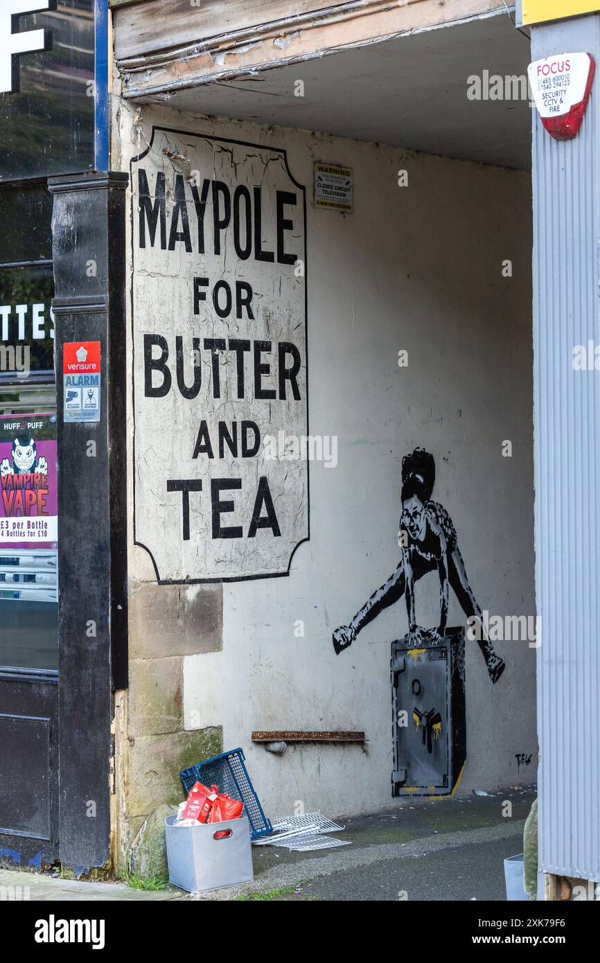 Graffiti girl jumping bank safe hi-res stock photography and images - Alamy