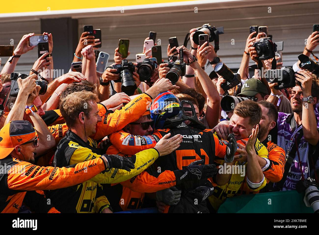 Oscar Piastri (AUS) - McLaren Formula 1 Team - McLaren MCL38 - Mercedes ...