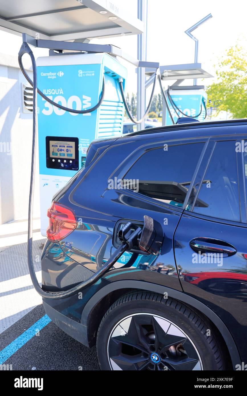 Electric car battery charging in the parking lot of a Carrefour ...