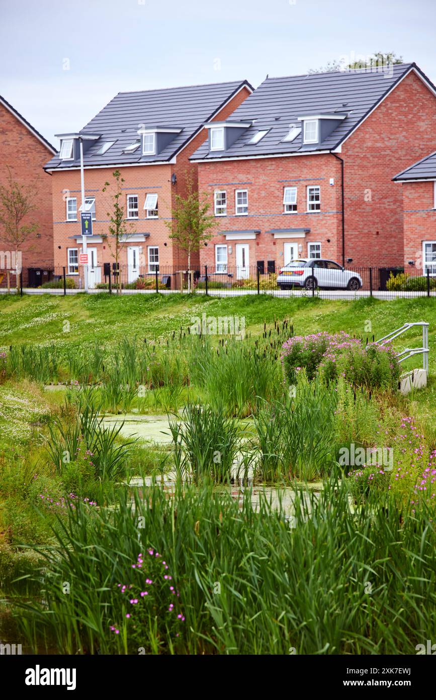 Modern sustainable housing uk hi-res stock photography and images - Alamy