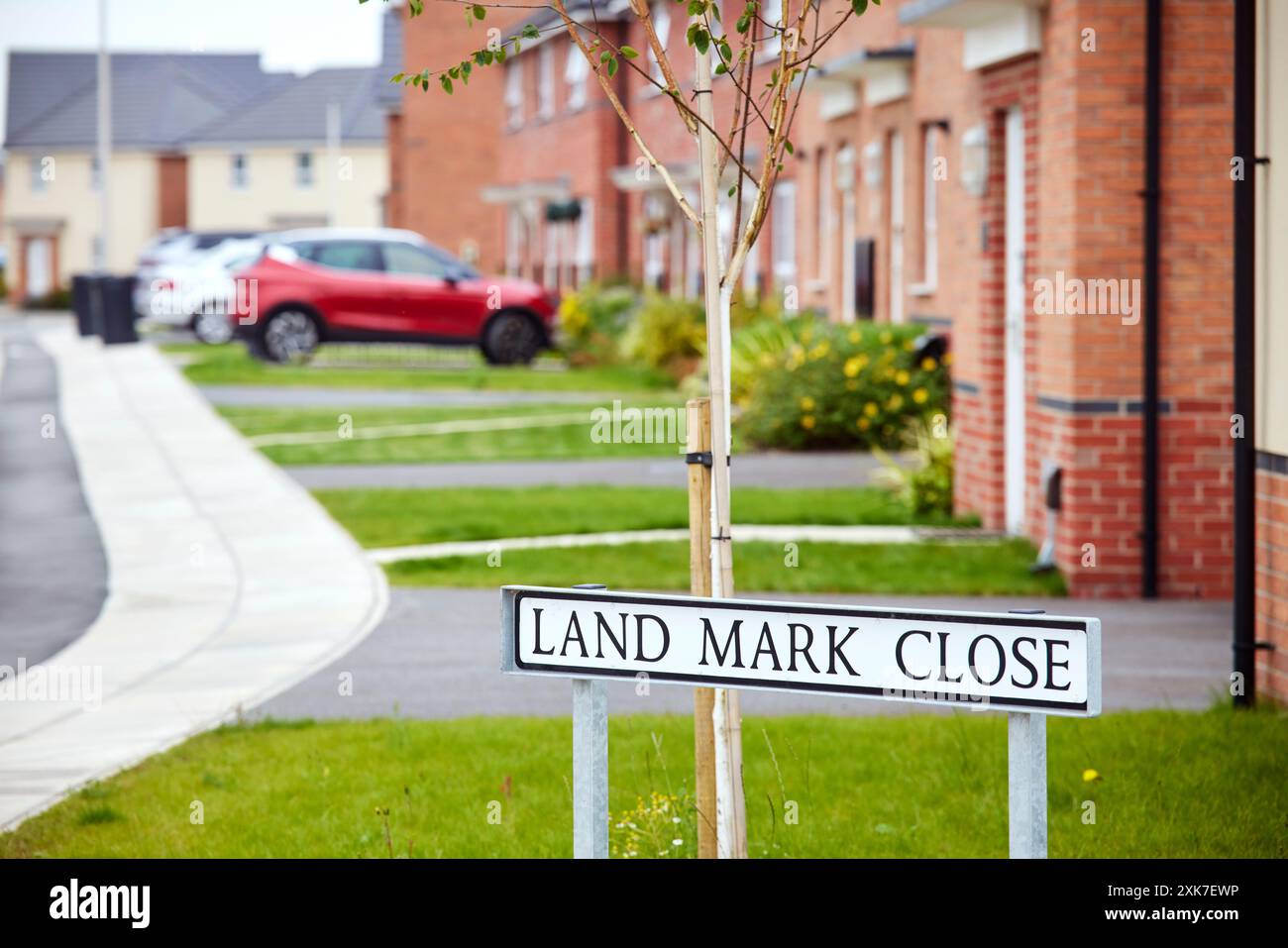 Modern housing england street community hi-res stock photography and ...