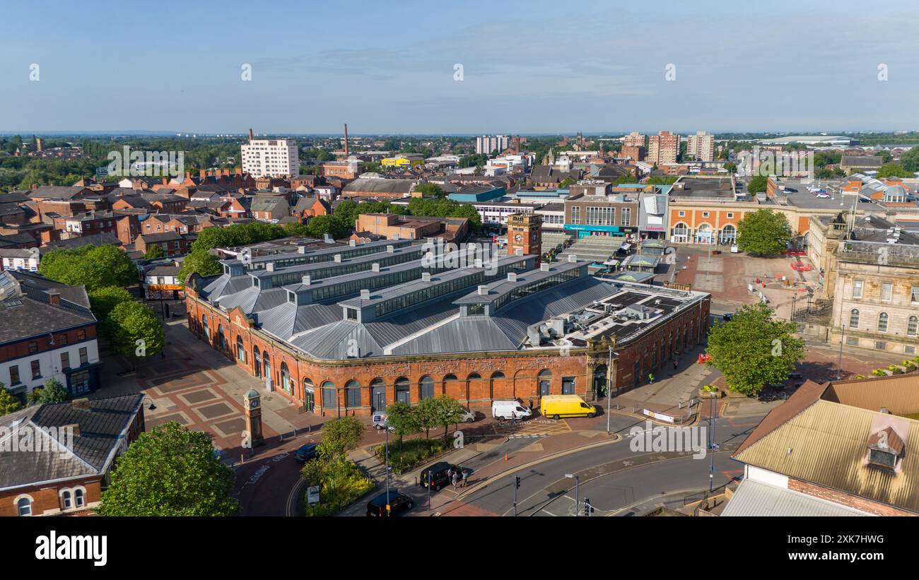 Ashton-under-Lyne, Tameside, town centre indoor market hall Stock Photo ...