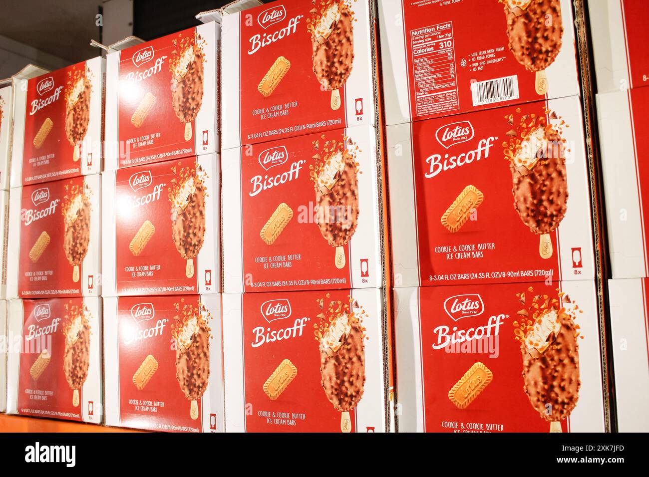 Biscoff ice cream hi-res stock photography and images - Alamy