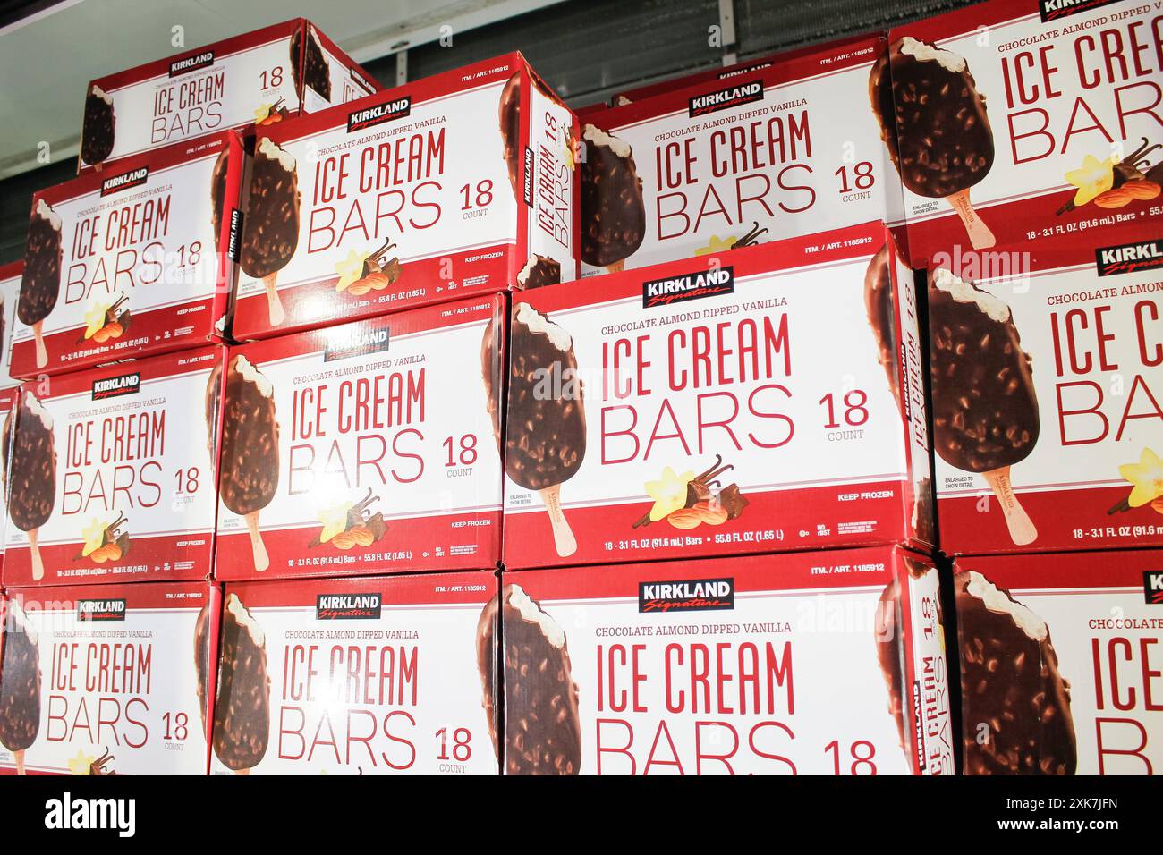 Ice cream dipped container fruit hi-res stock photography and images ...