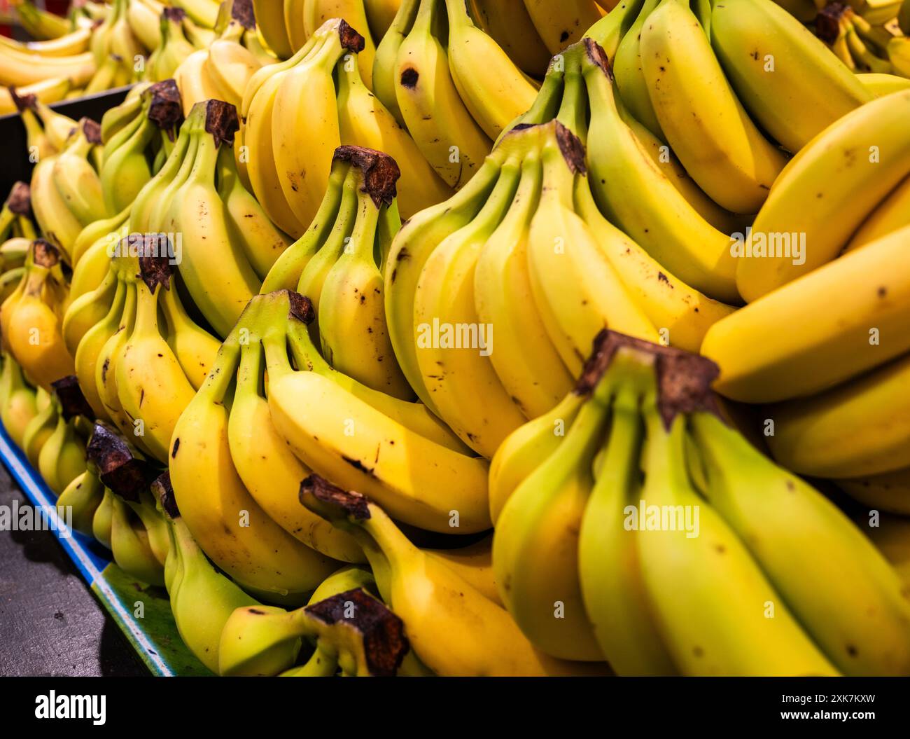 Piles of bananas at a store Stock Photo - Alamy