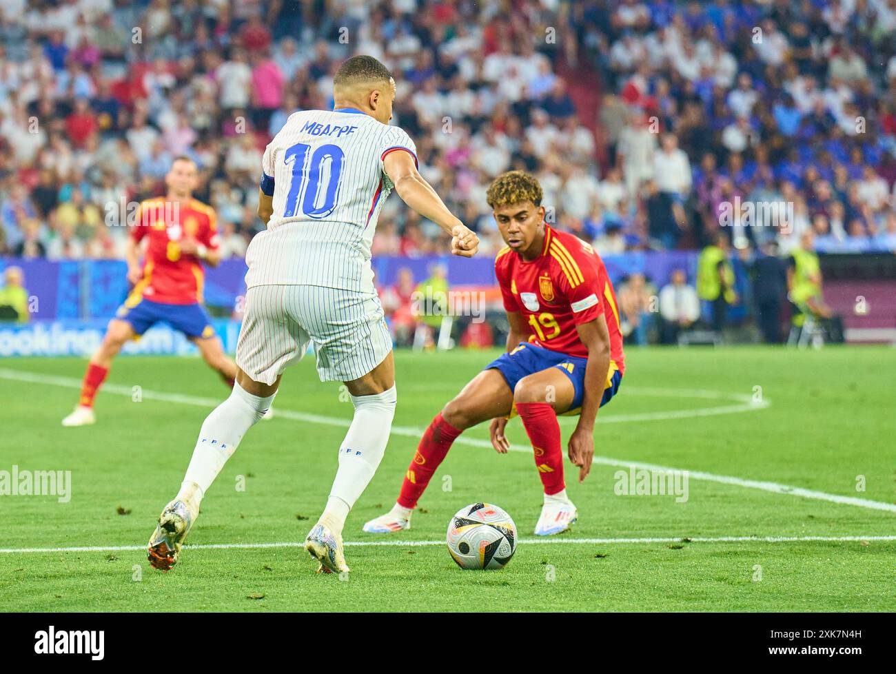 Kylian MBAPPE, FRA 10 compete for the ball, tackling, duel, header ...