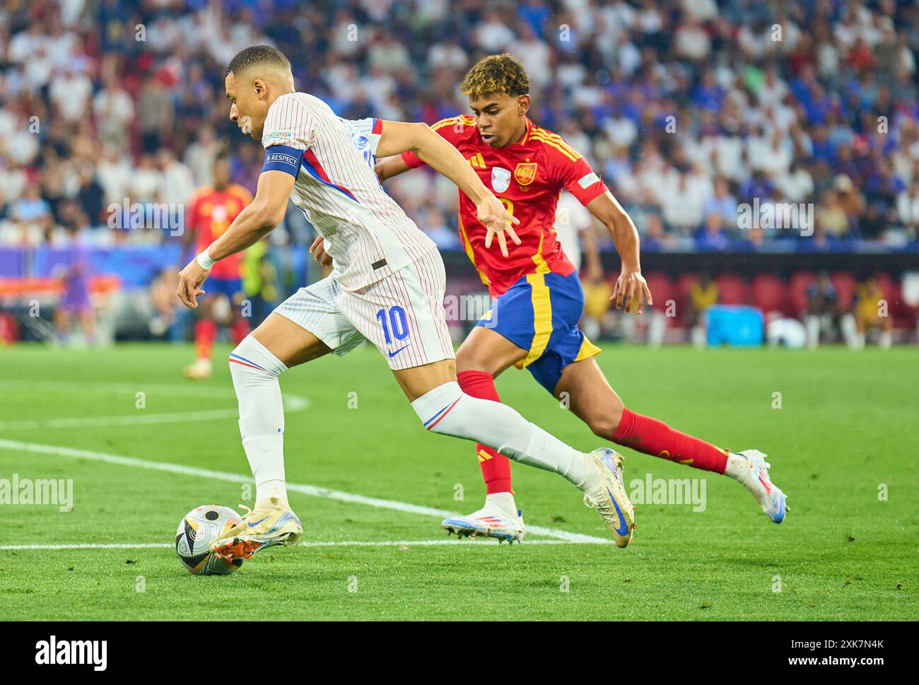 Kylian MBAPPE, FRA 10 compete for the ball, tackling, duel, header ...