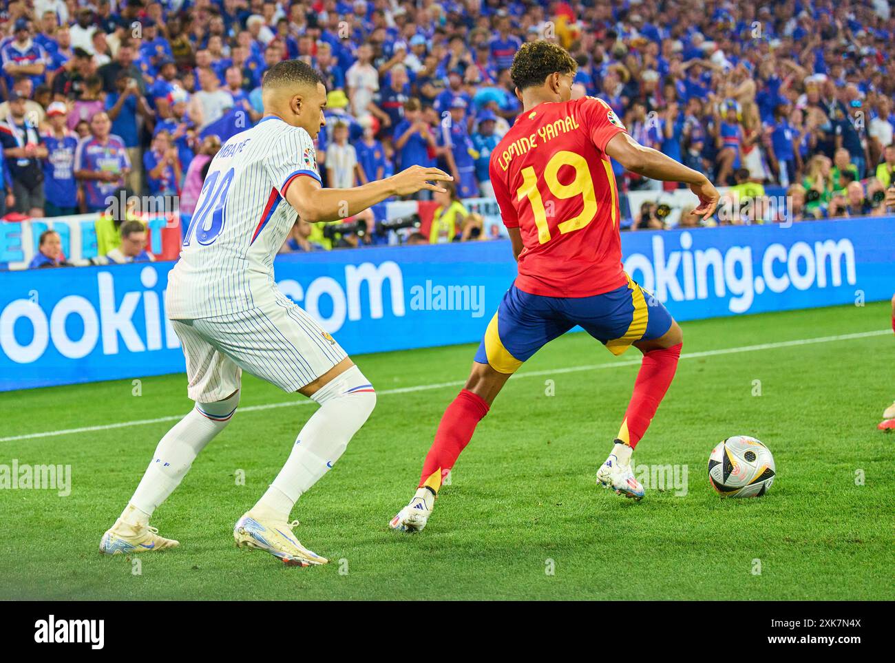 Kylian MBAPPE, FRA 10 compete for the ball, tackling, duel, header ...