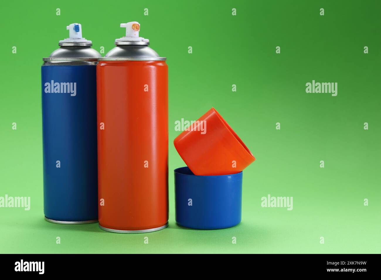 Two graffiti color spray cans hi-res stock photography and images - Alamy
