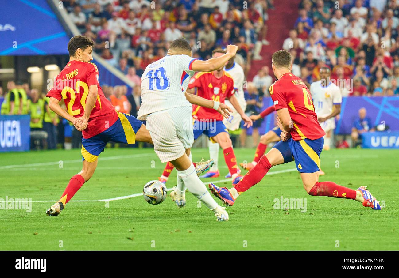 Kylian MBAPPE, FRA 10 compete for the ball, tackling, duel, header ...