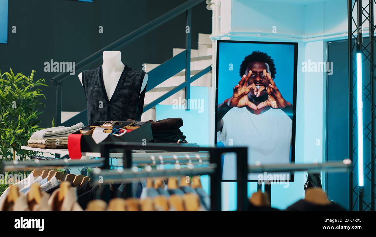 Empty retail store filled racks hi-res stock photography and images - Alamy