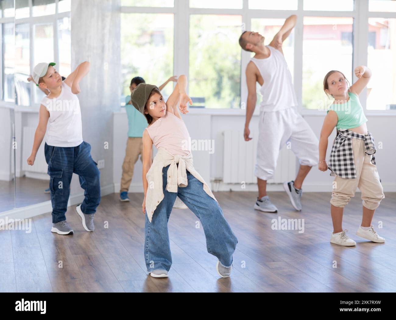 Dance children hall hi-res stock photography and images - Alamy