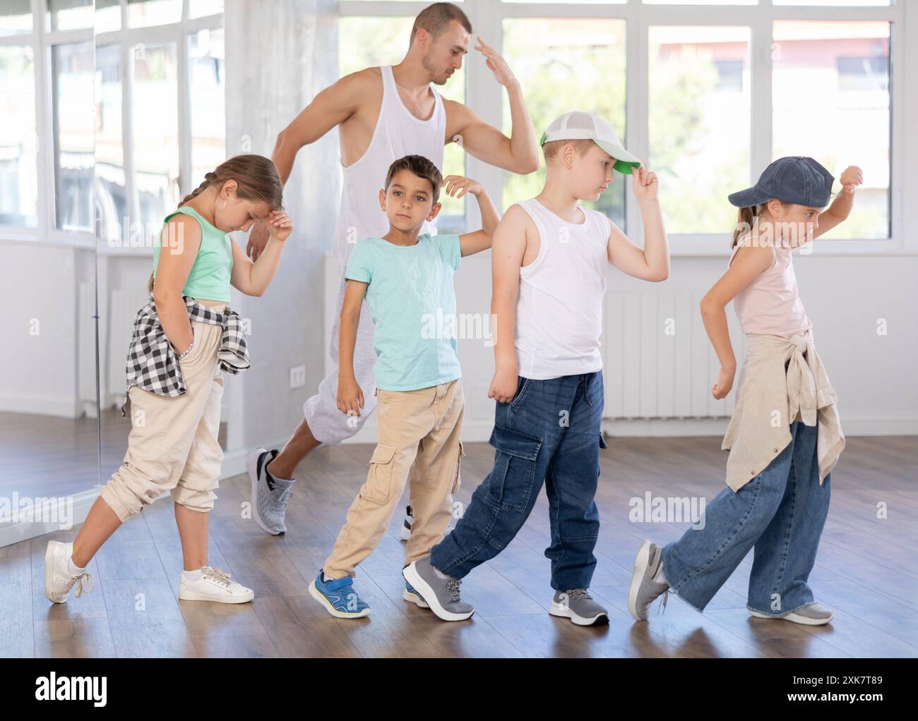 Dance instructor with kids hi-res stock photography and images - Alamy