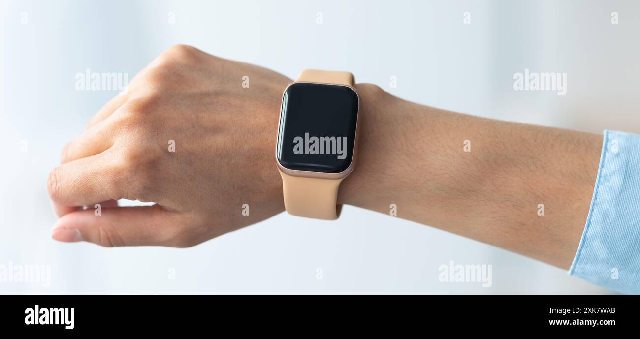 Smart watch wearable blank screen hi-res stock photography and images ...