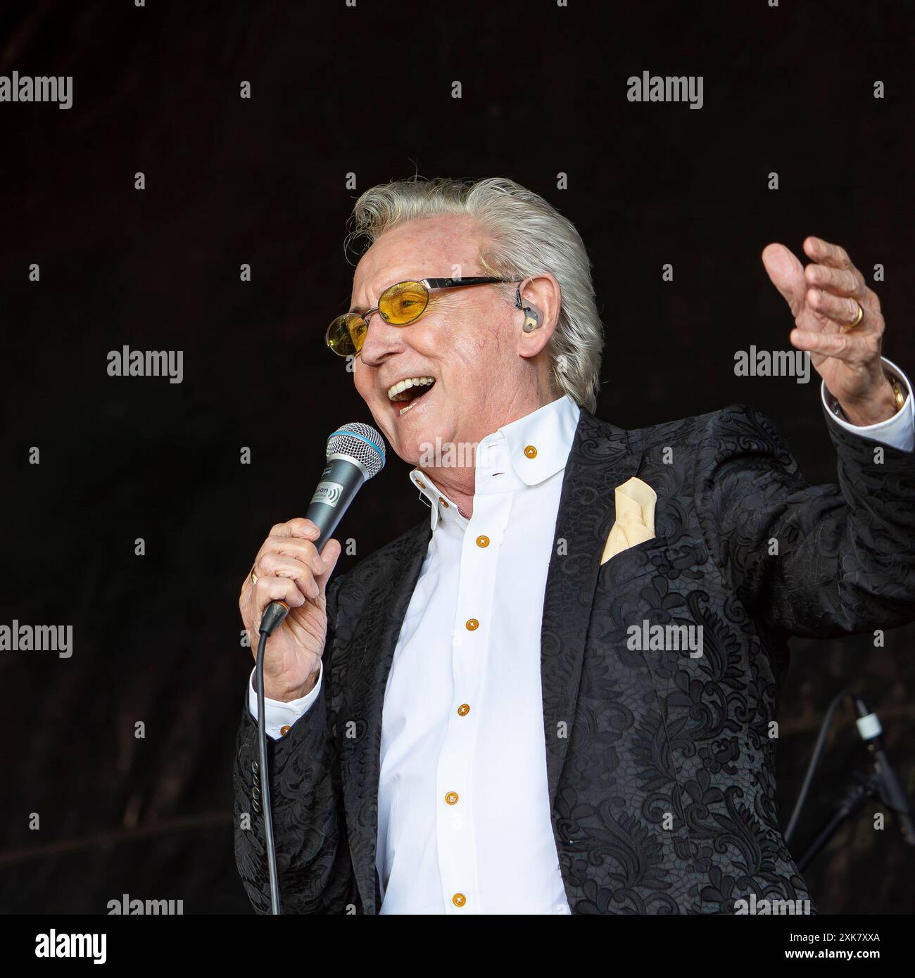 Uk singer tony hi-res stock photography and images - Alamy