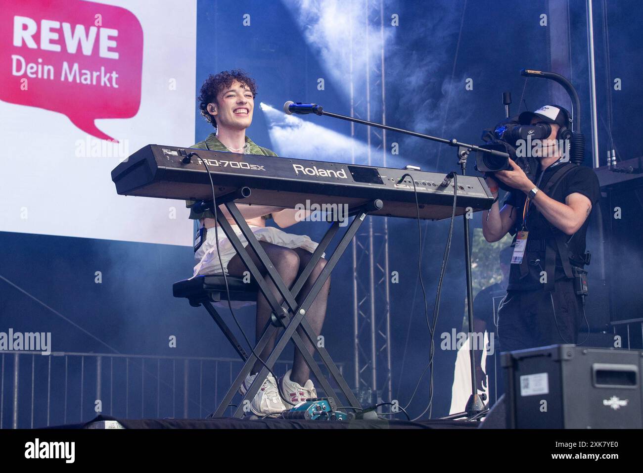 CSD 2024 3. Tag, Cologne Pride, Köln 20.07.2024 Nemo Sänger auf der ...