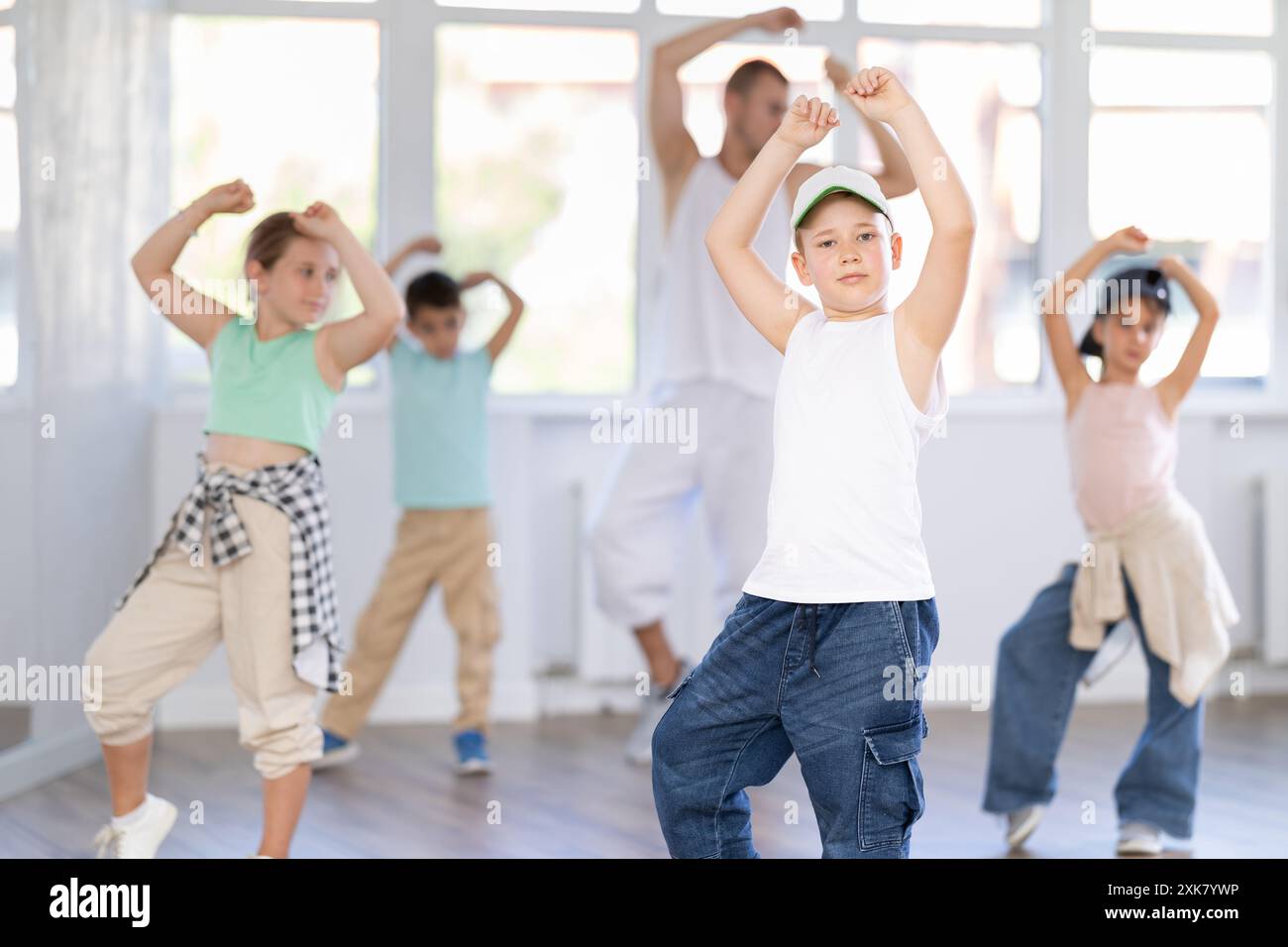 Hip hop dancer popping hi-res stock photography and images - Alamy