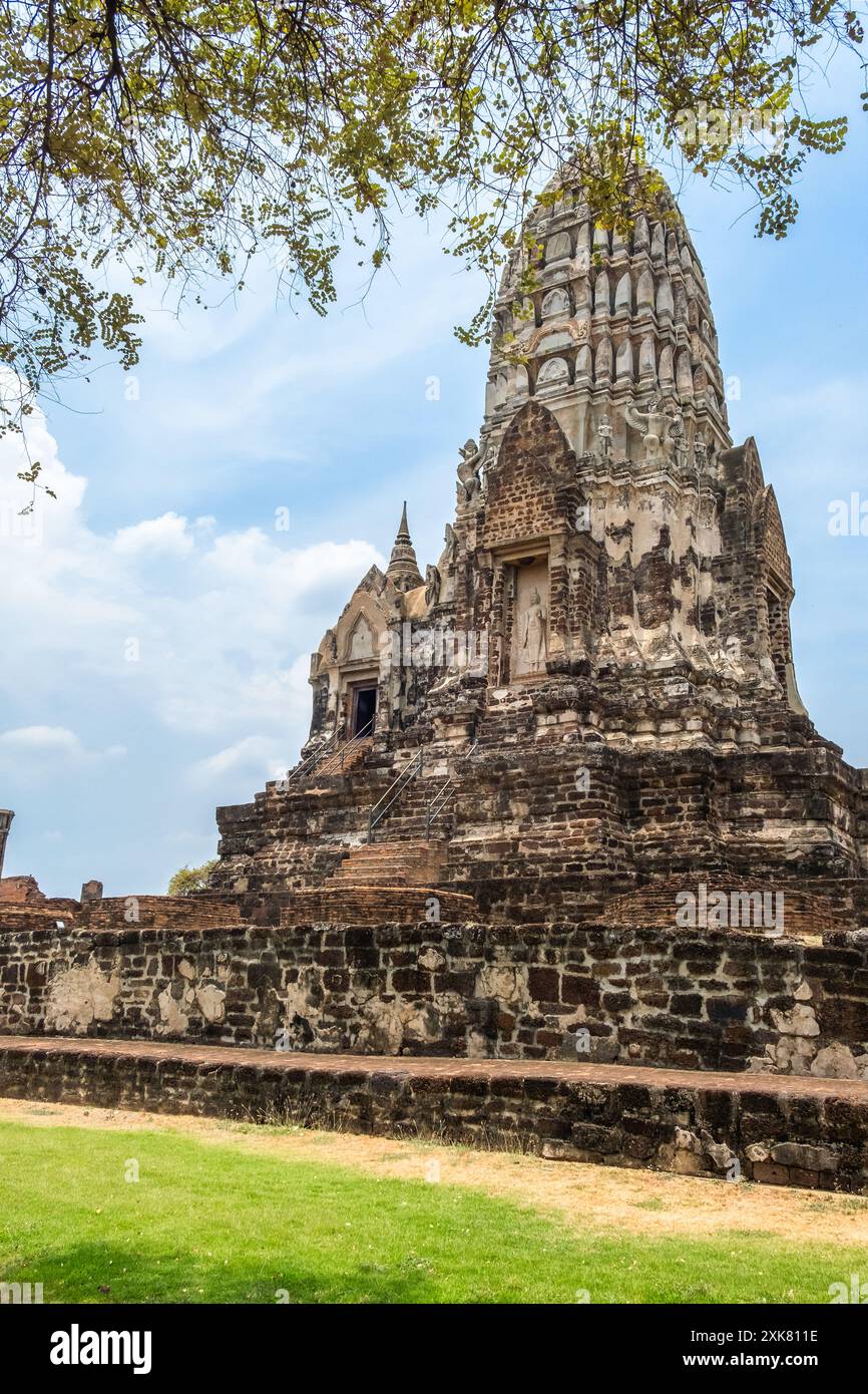 Wat Ratchaburana ancient temple in Ayutthaya historical park, Thailand ...
