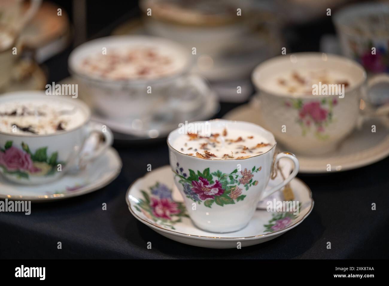 Teacup candles hi-res stock photography and images - Alamy
