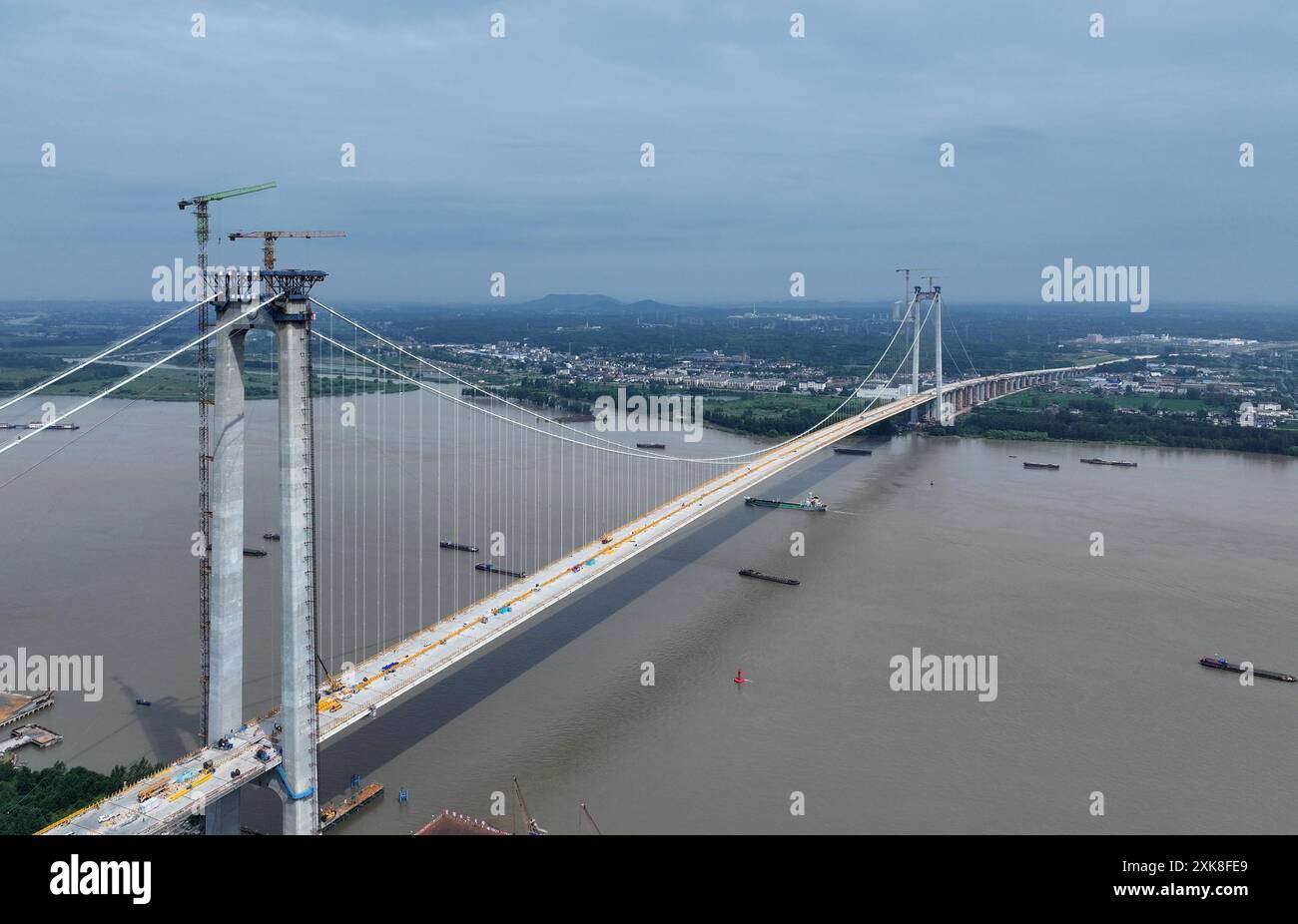 Aerial photo shows the Longtan Yangtze River Bridge under construction ...