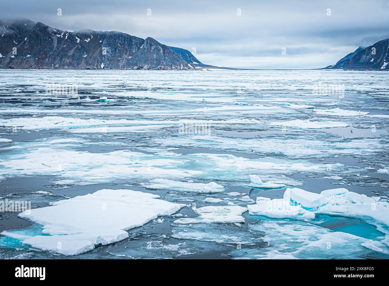 Icebergs ice floe in hi-res stock photography and images - Alamy