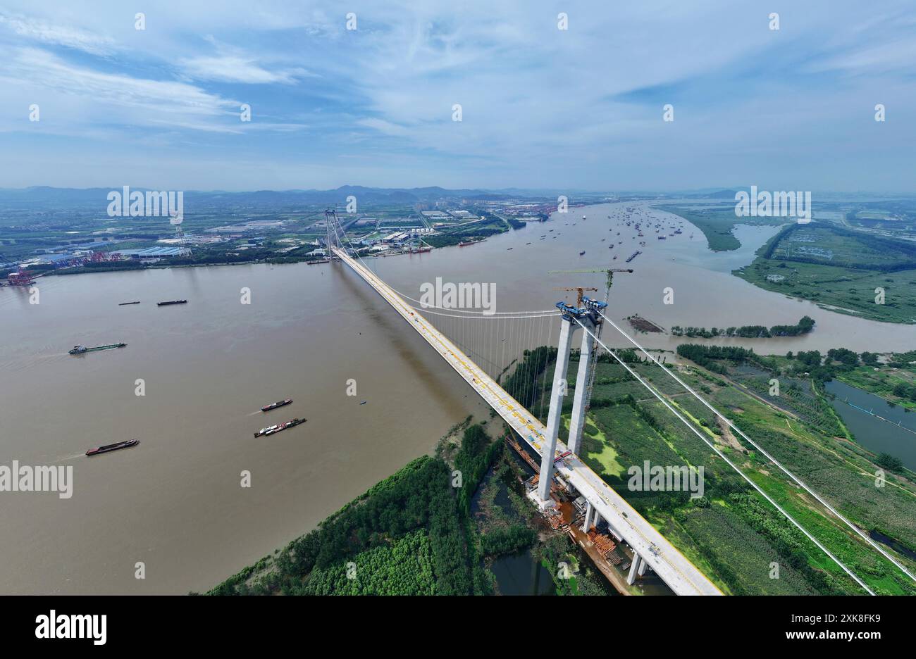 Aerial photo shows the Longtan Yangtze River Bridge under construction ...