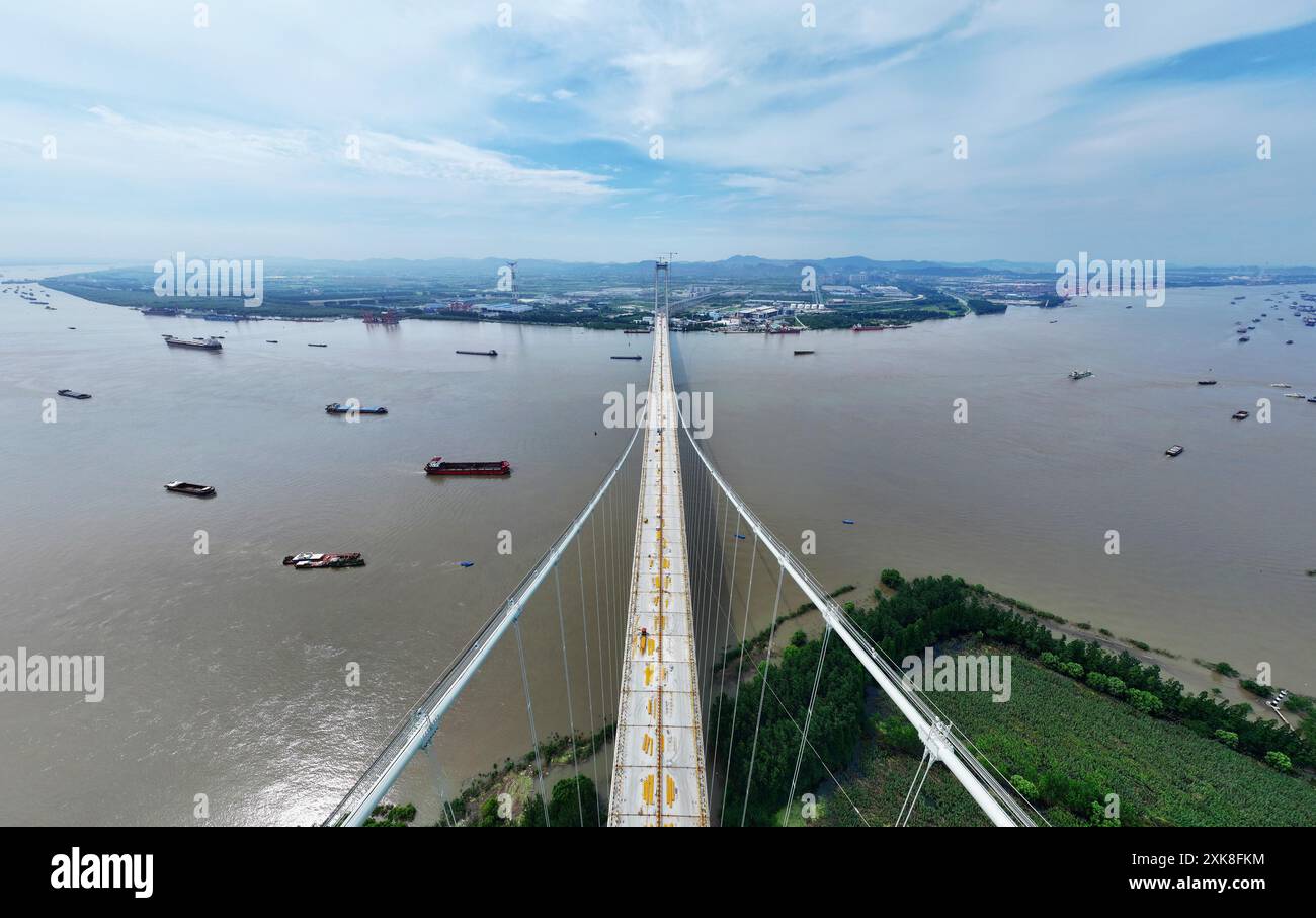 Aerial photo shows the Longtan Yangtze River Bridge under construction ...