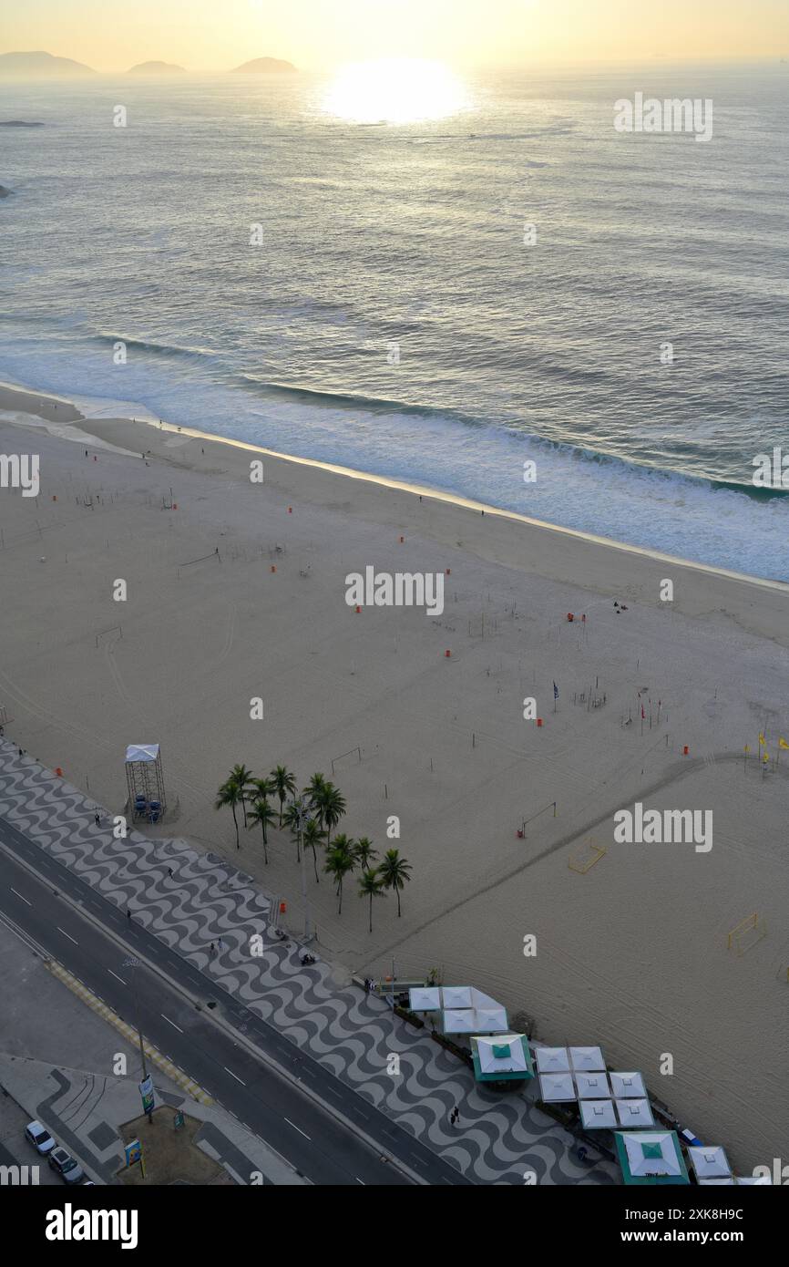 Atlantic avenue copacabana beach hi-res stock photography and images ...