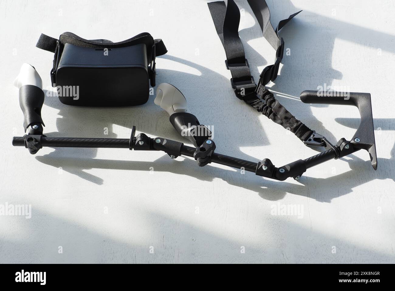 Virtual Reality headset with VR gunstock, rifle simulation for shooters ...