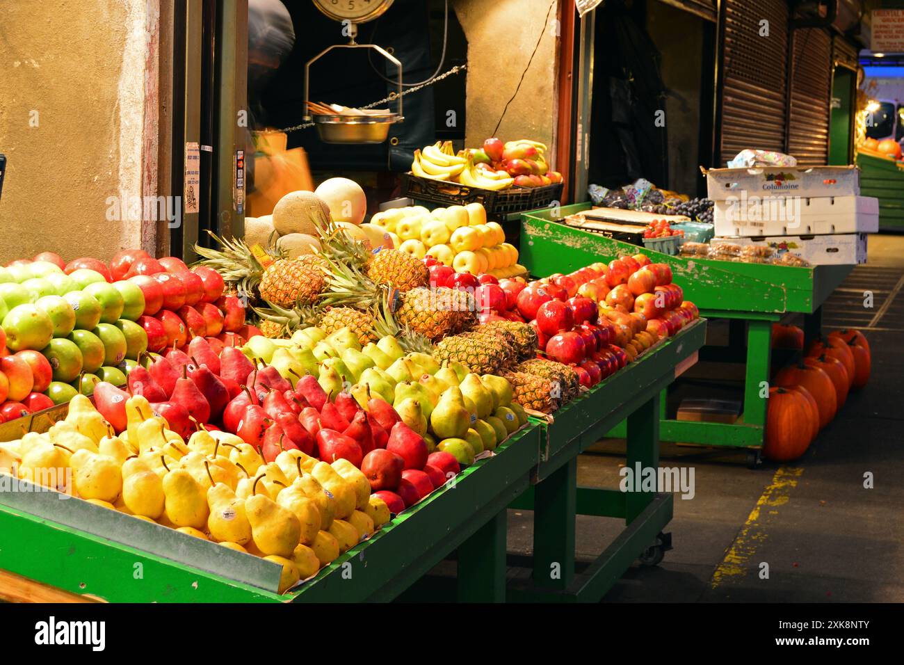 Fresh fruit is for sale at the Pike Place Market in Seattle Stock Photo ...