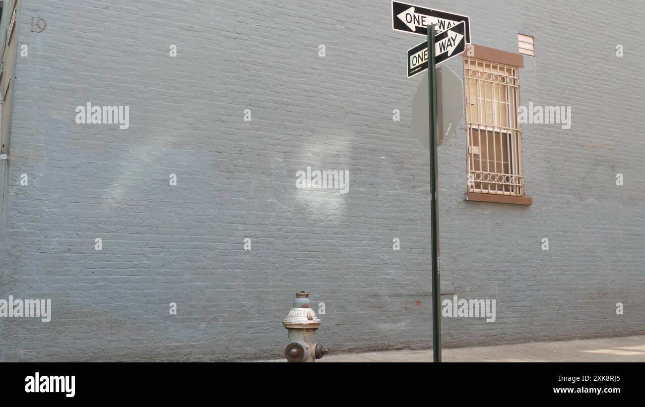 New York City oneway crossroad, Minetta street intersection one way ...