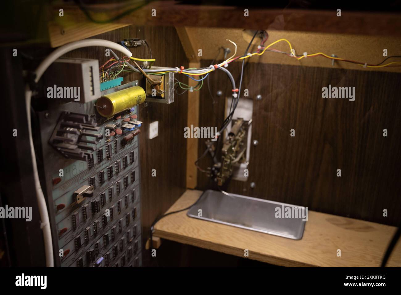 Pong arcade machine hi-res stock photography and images - Alamy