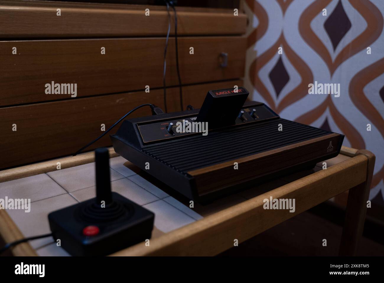 Berlin-Mitte Themenbild - Atari 2600 mit Joystick im ...