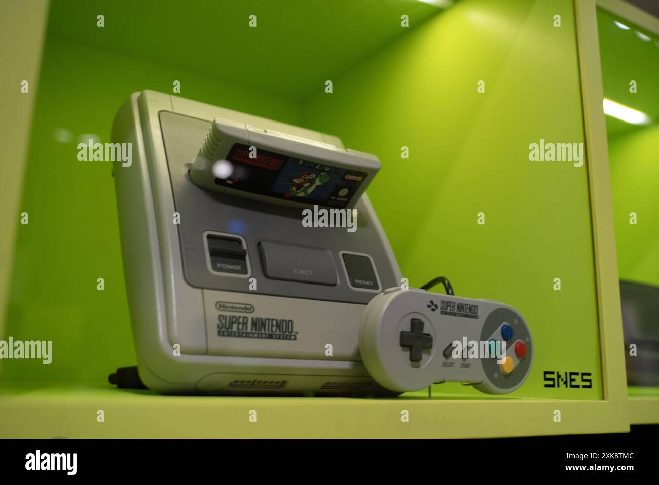 Super nintendo 16 bit hi-res stock photography and images - Alamy