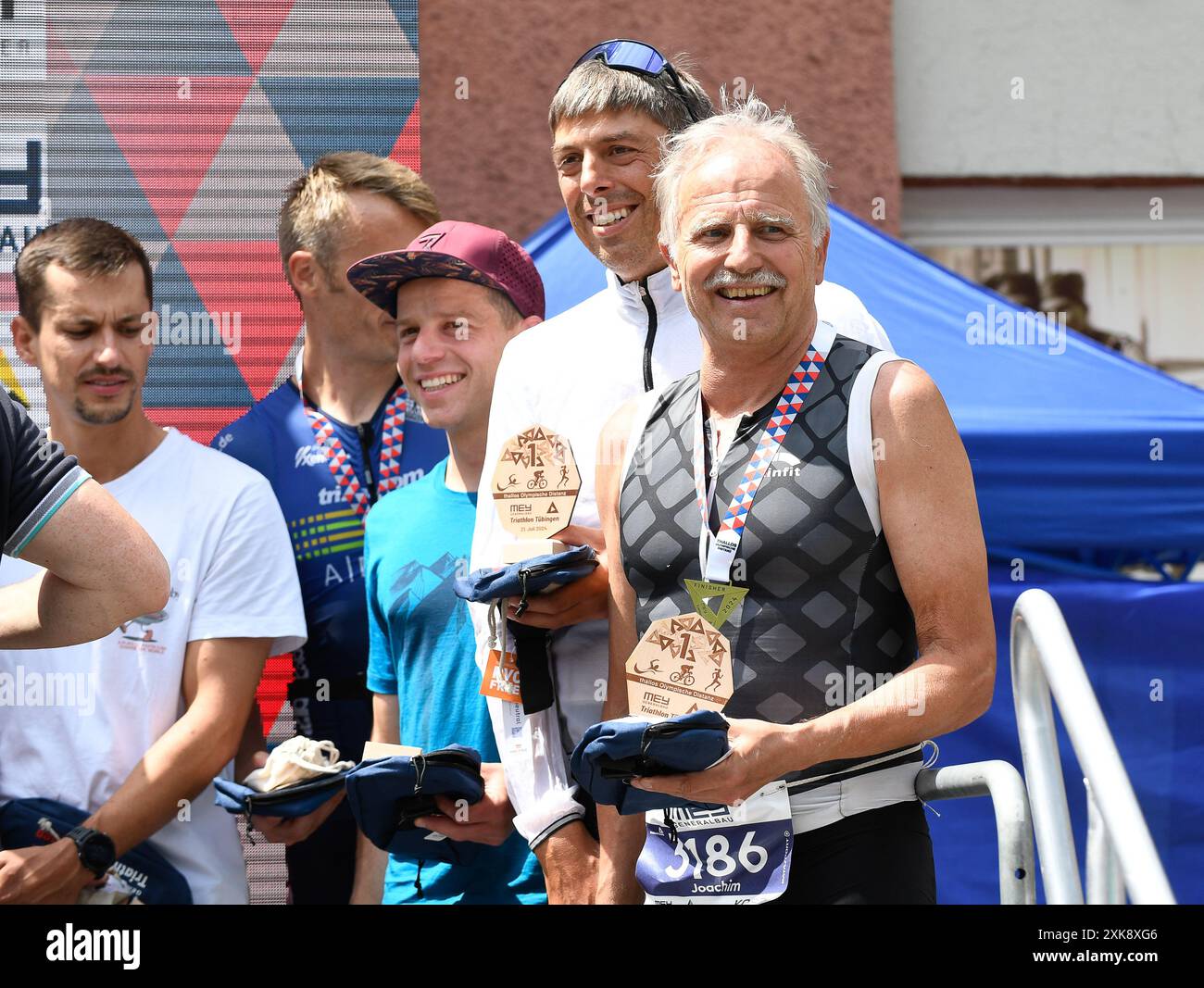 der Sieger in der Klasse UE 70, Joachim Hambuecher, (TV Markgroenningen), PUSCH DATA Team AST ...