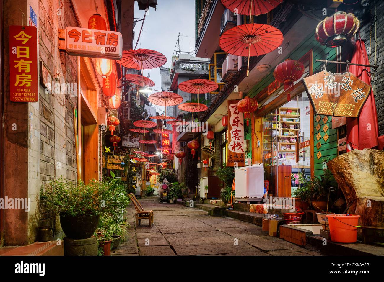 Chinese street traditional architecture hi-res stock photography and ...