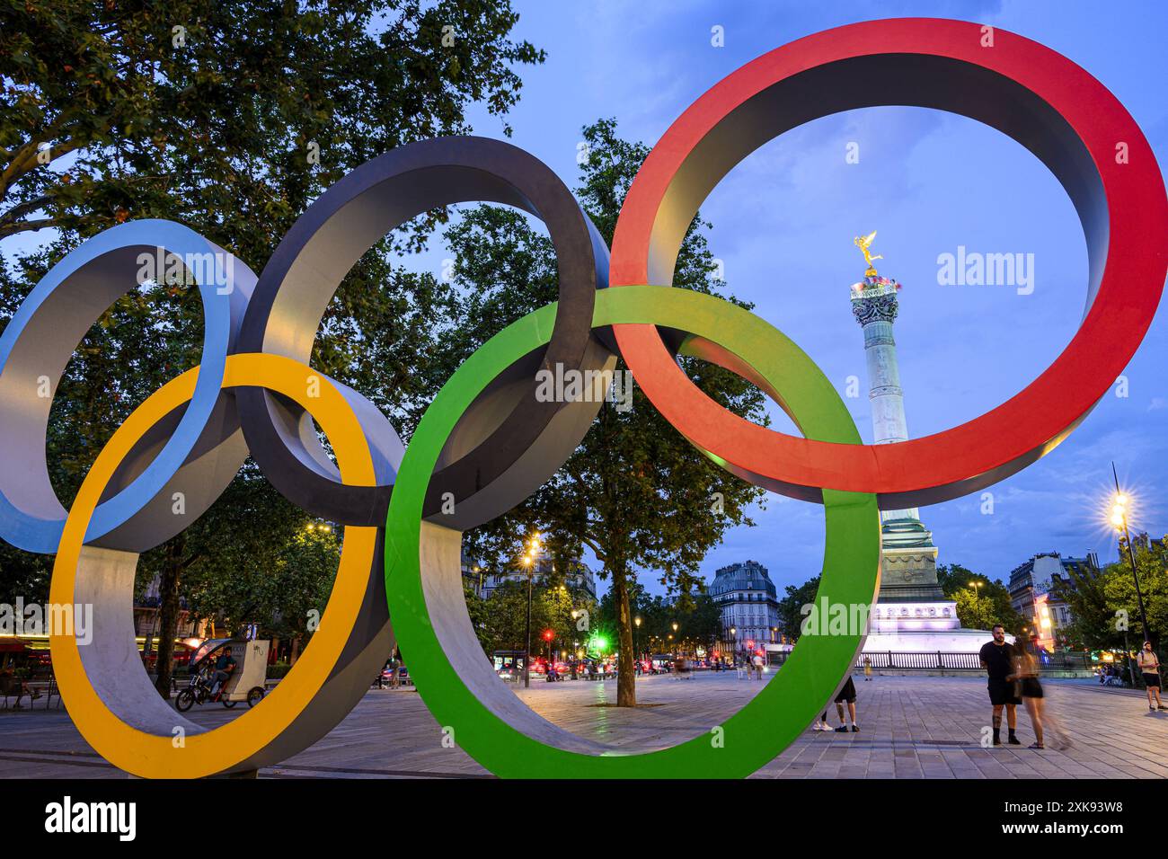 FRANCE. PARIS (75) (4TH DISTRICT) BASTILLE SQUARE. THE OLYMPIC RINGS ...