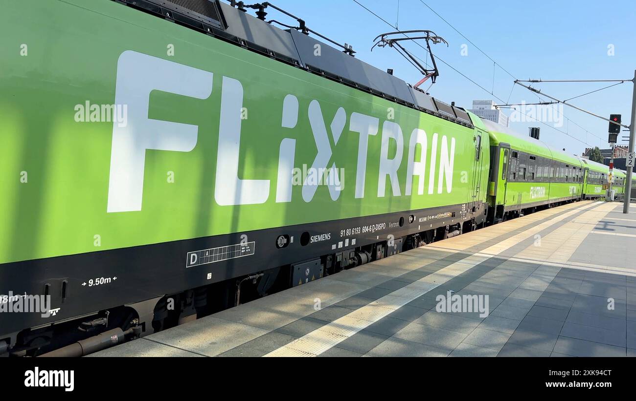 Berlin Hauptbahnhof, Flixtrain Zug. DEU, Deutschland, Berlin, 22.07. ...